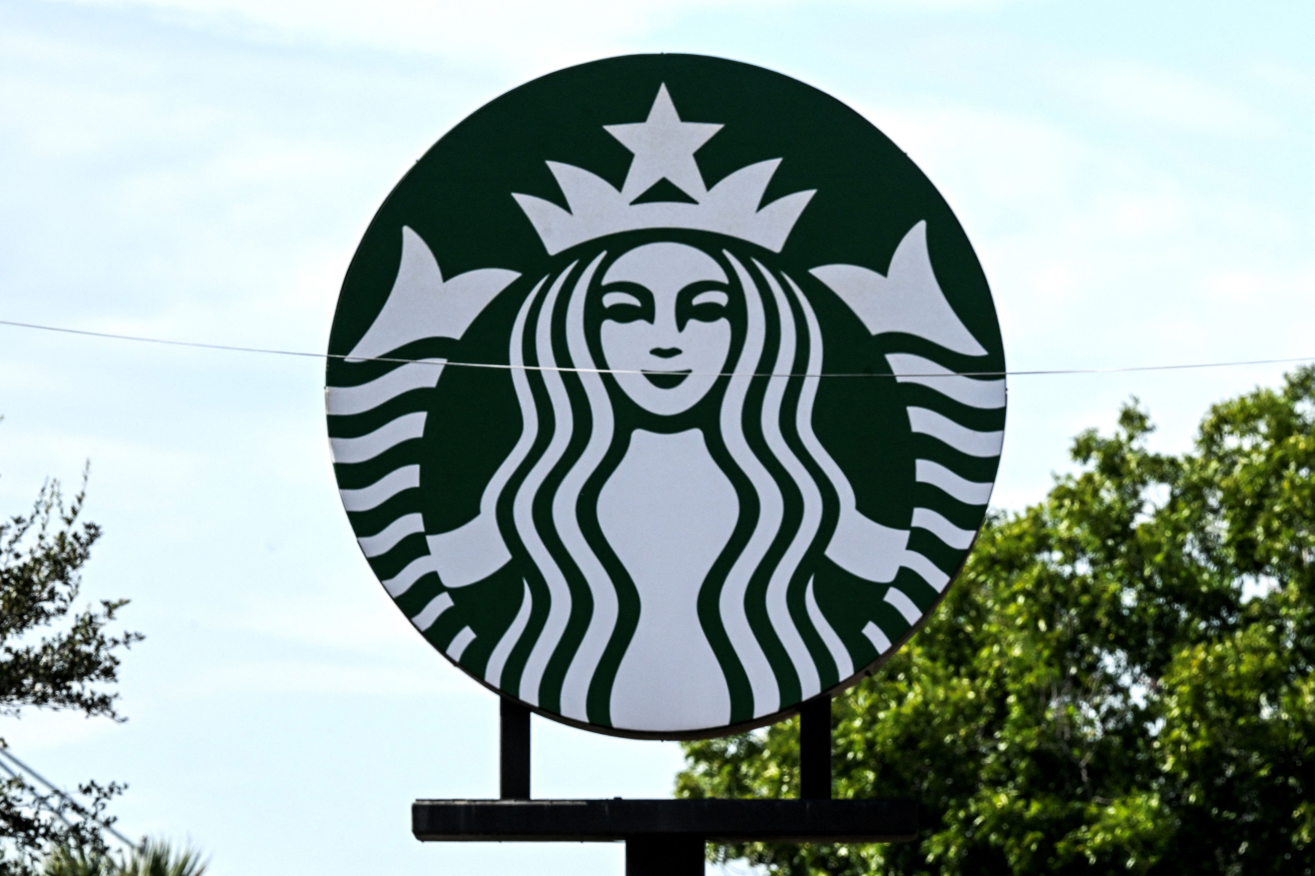 Starbucks welcomes spring with new coconut drinks, lavender favorites ...