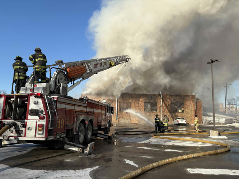 Fire breaks out at downtown Joliet print shop