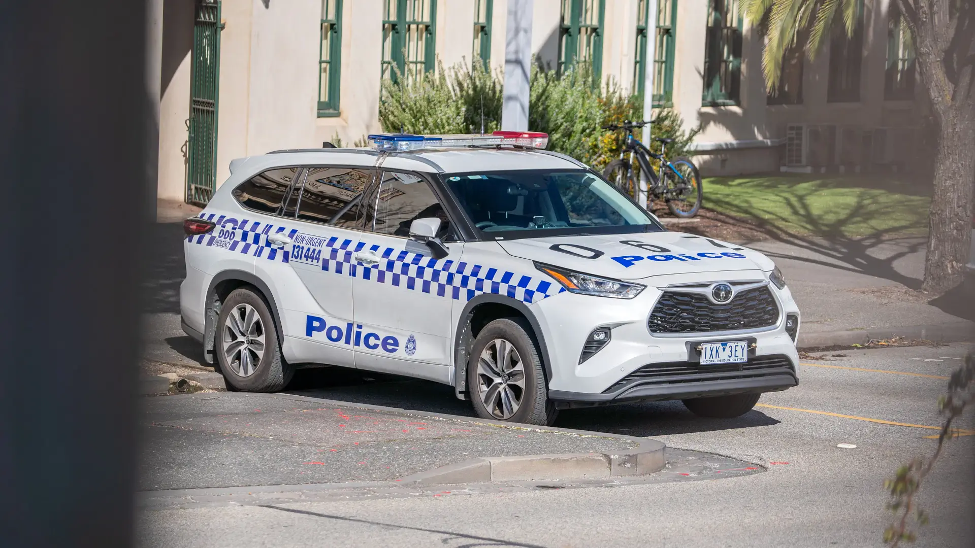 Toyota Kluger police cars called back due to battery gas concern