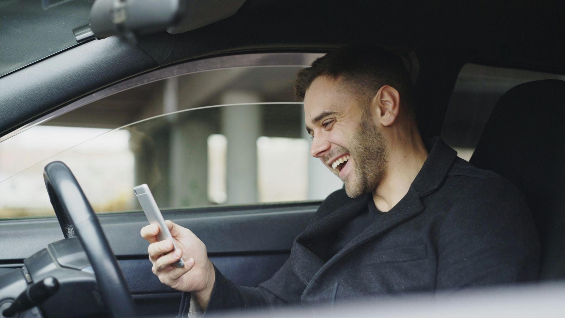 20 everyday driving mistakes people don’t realize they’re making