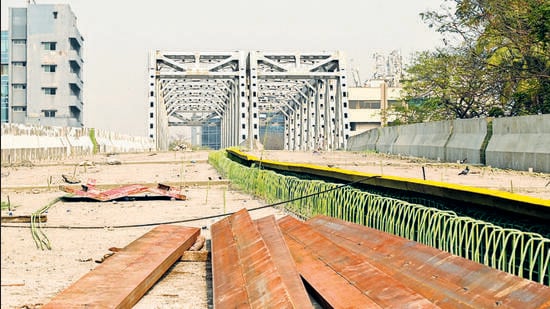 BMC’s target to complete all works on Vikhroli-Vidyavihar flyover by ...