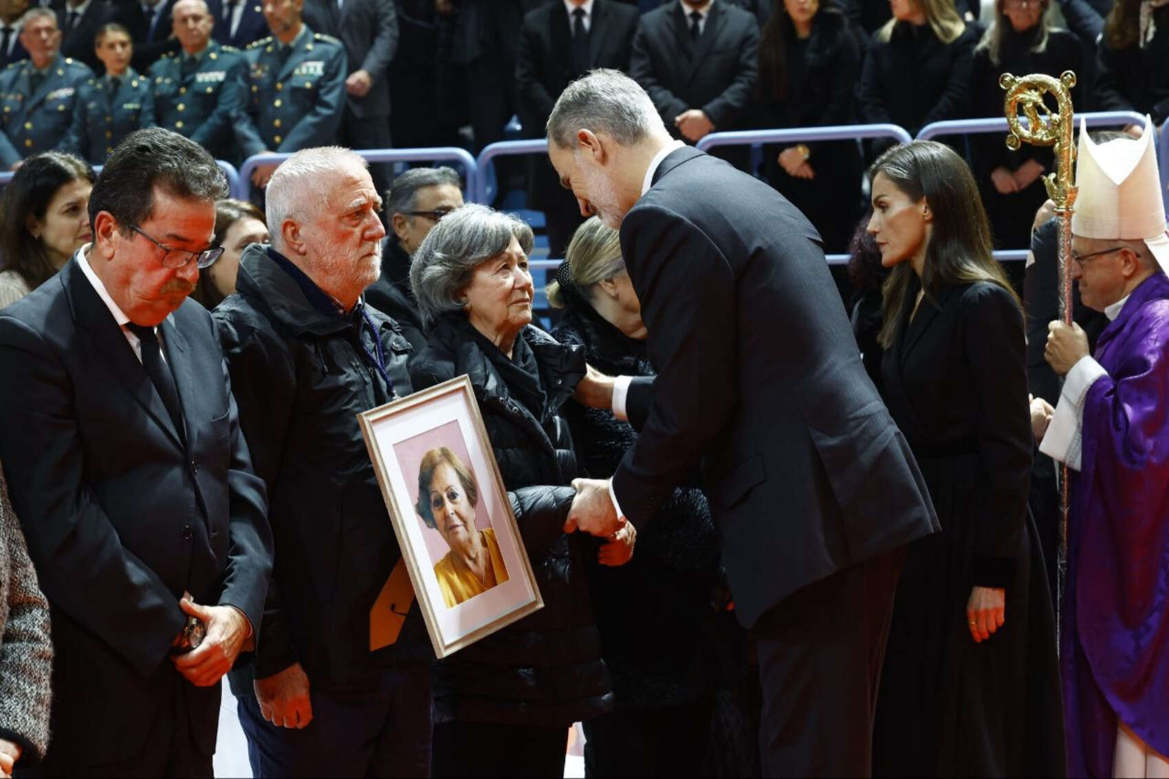 Los Reyes arropan a las familias en Huelva en el último adiós a las ...