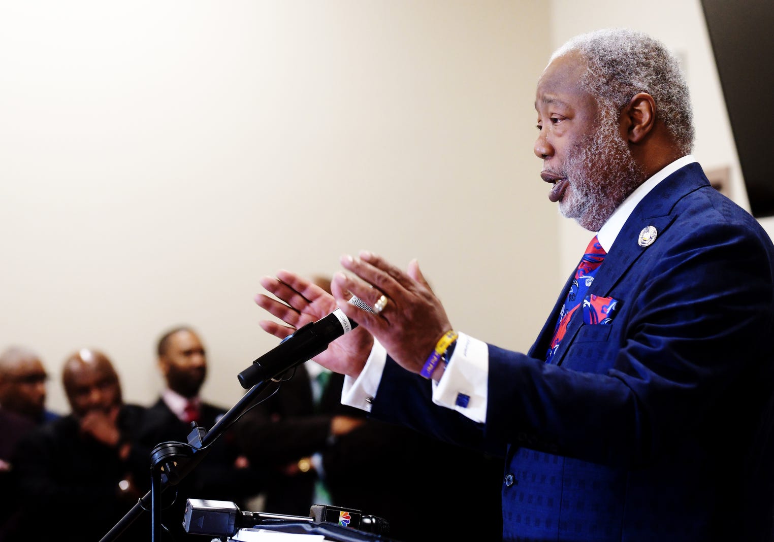 District attorney warns voters in re-election bid. Calls Seabaugh ...