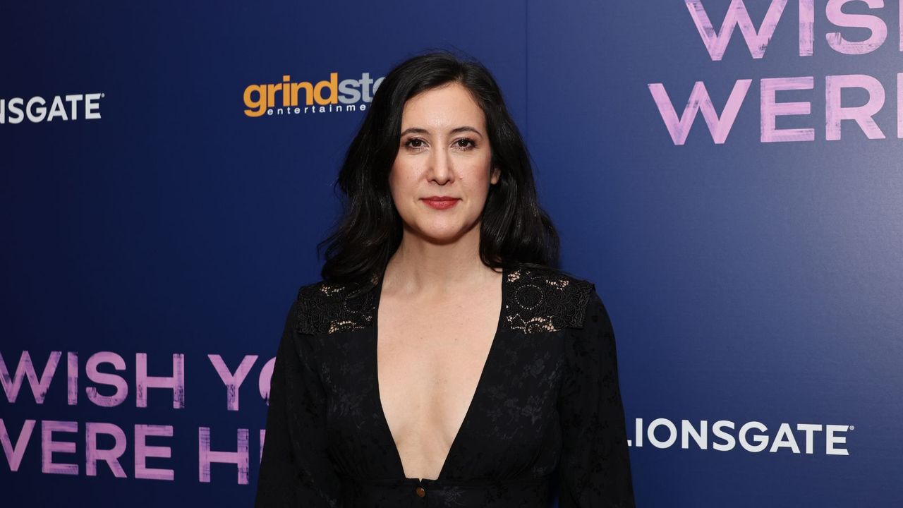 Vanessa Carlton's whimsical bathroom is a lesson in how to use print ...