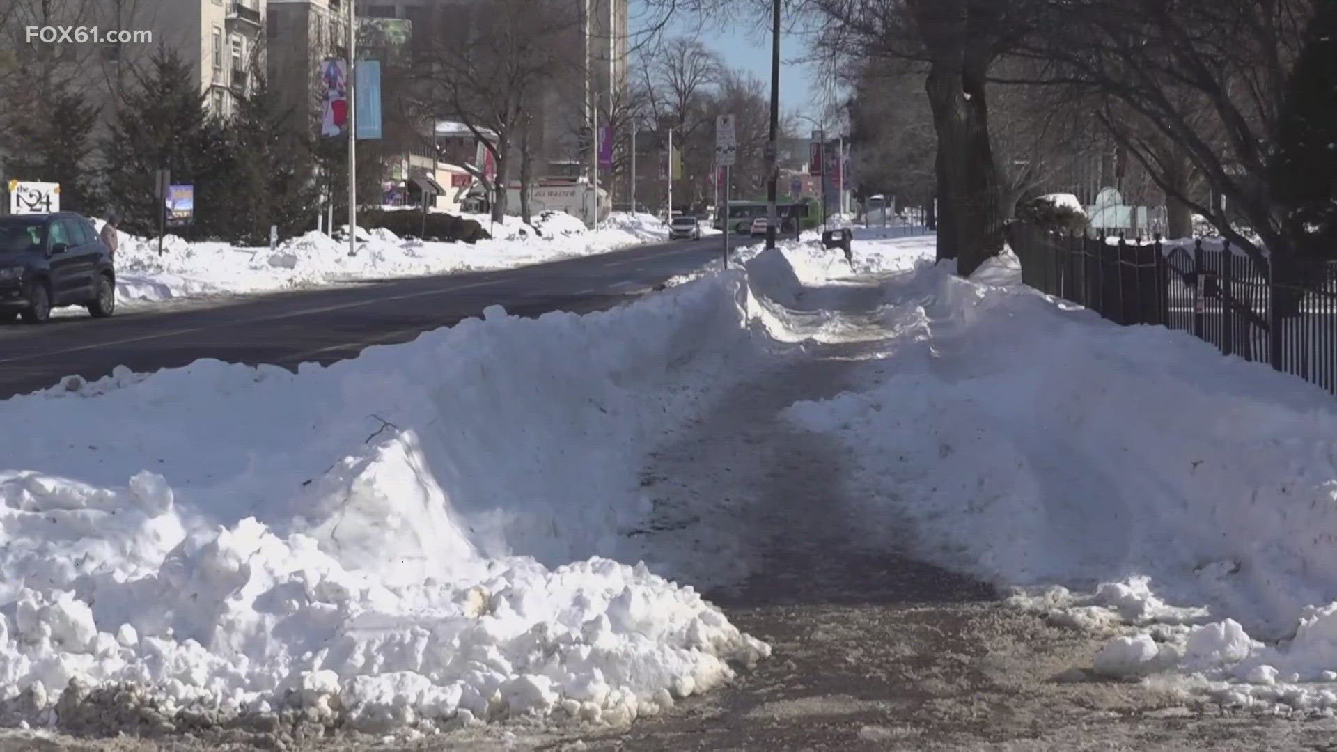 Sidewalks remain a problem in Hartford 4 days after major snowstorm