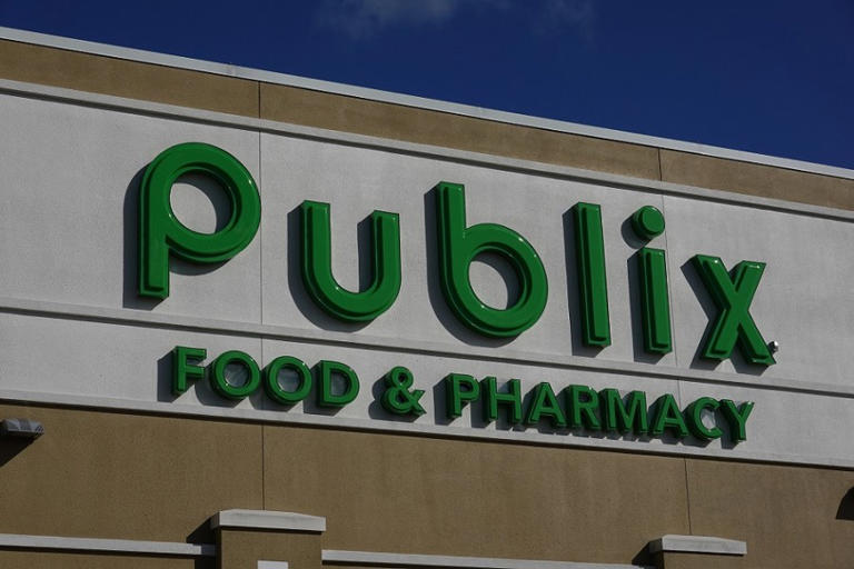 2 charged for pointing gun at Publix employee during robbery