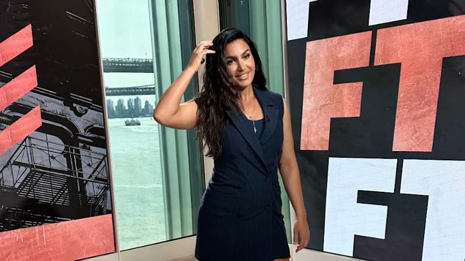 Ex-ESPN star Molly Qerim turns heads in workout selfie rocking ab ...