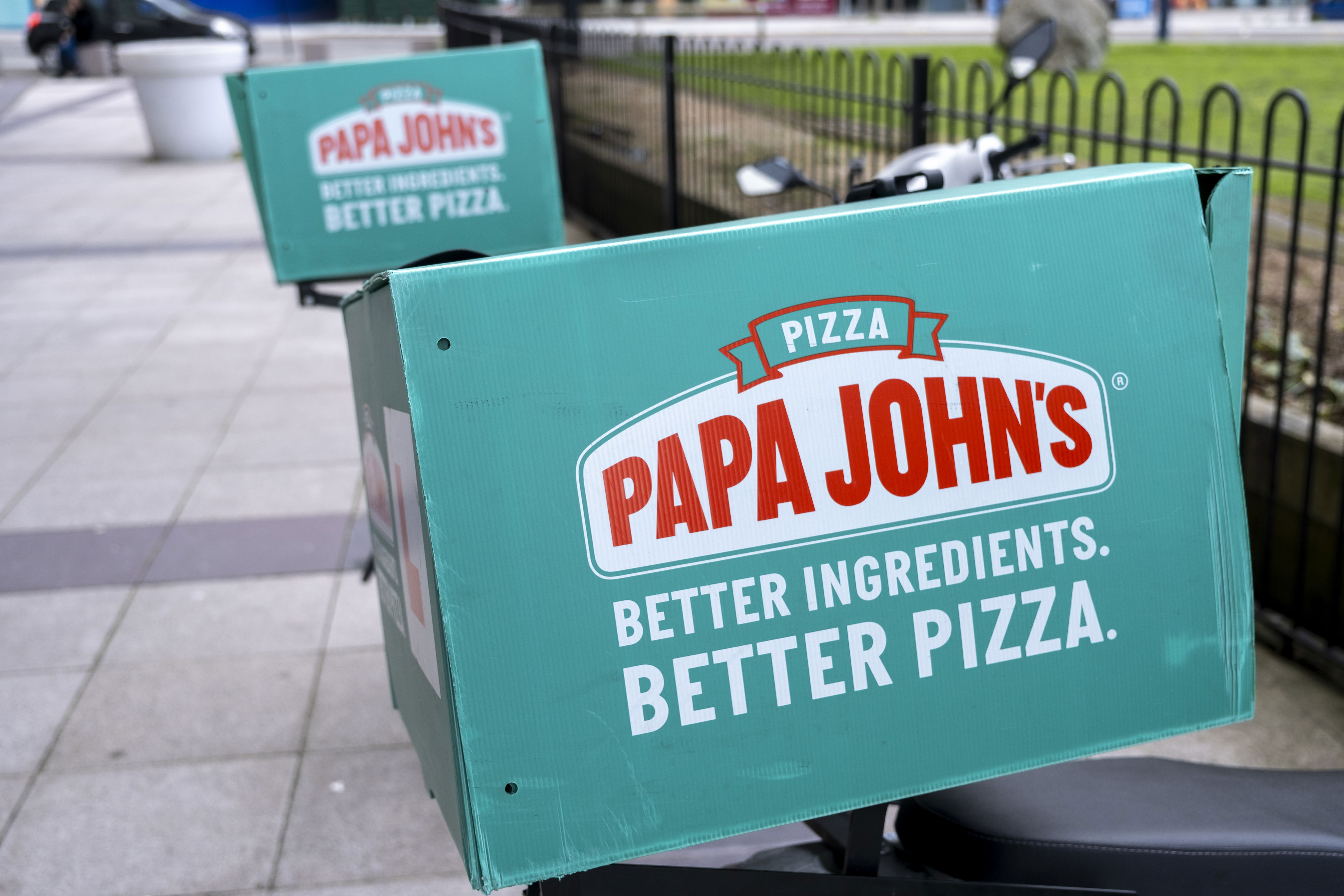 Papa Johns finally enters the pan pizza game with a six-cheese crust ...