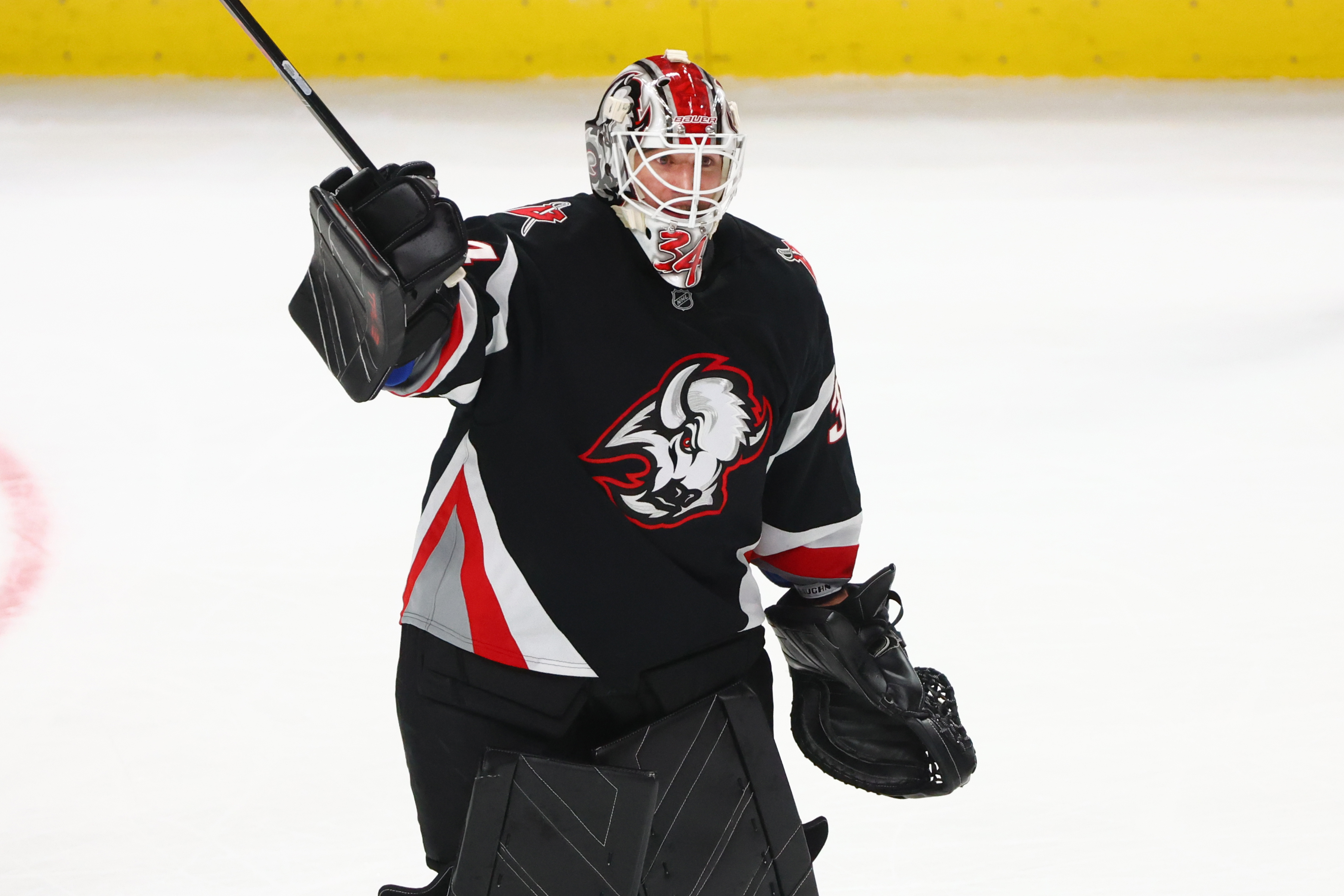 Alex Lyon sets Buffalo Sabres record with 10th straight win