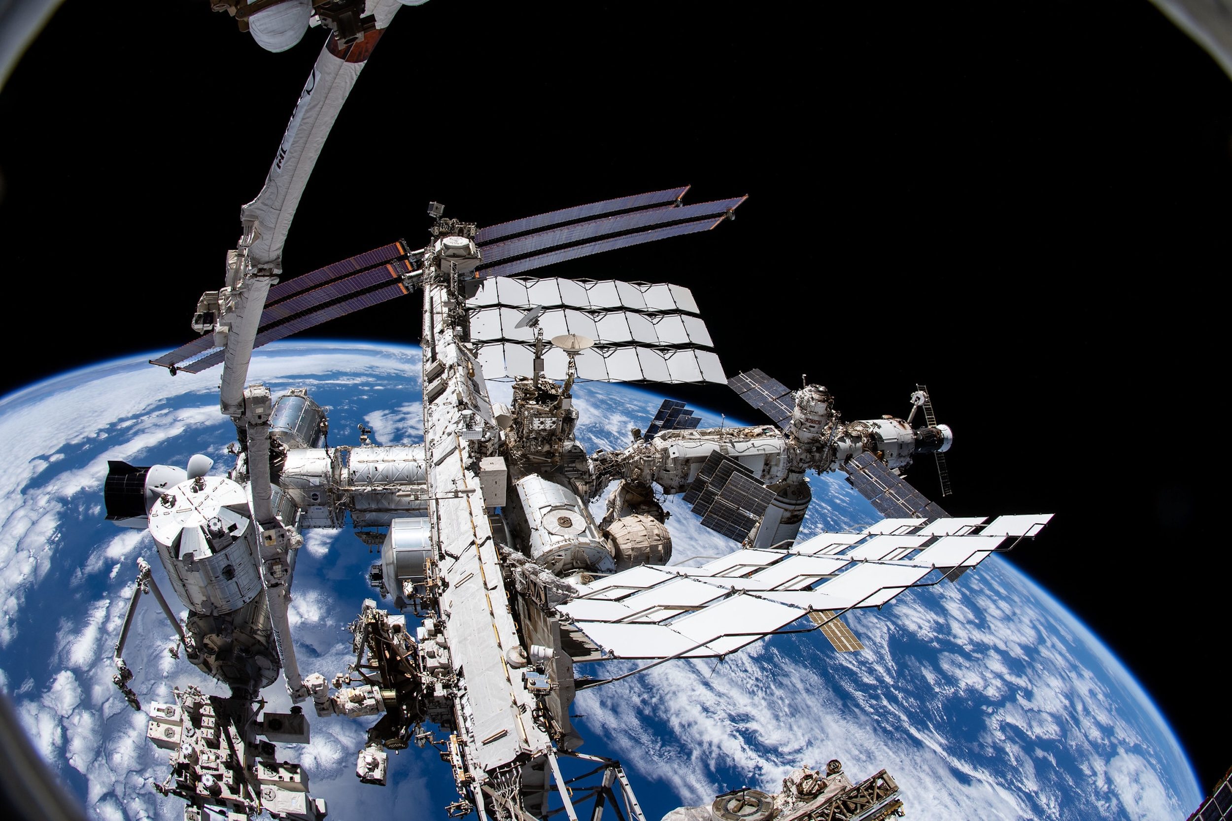 A SpaceX Dragon capsule just nudged the ISS to a record altitude