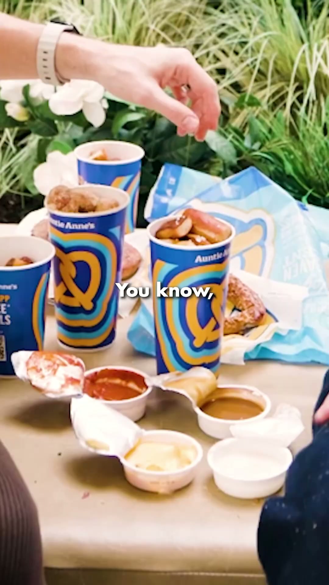 British guys try American mall food for the first time! 🇬🇧🍩