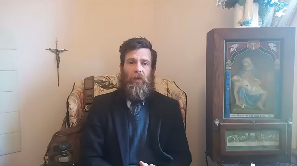 Little Rascals' Bug Hall is living in "Vow of Poverty" with 5 kids