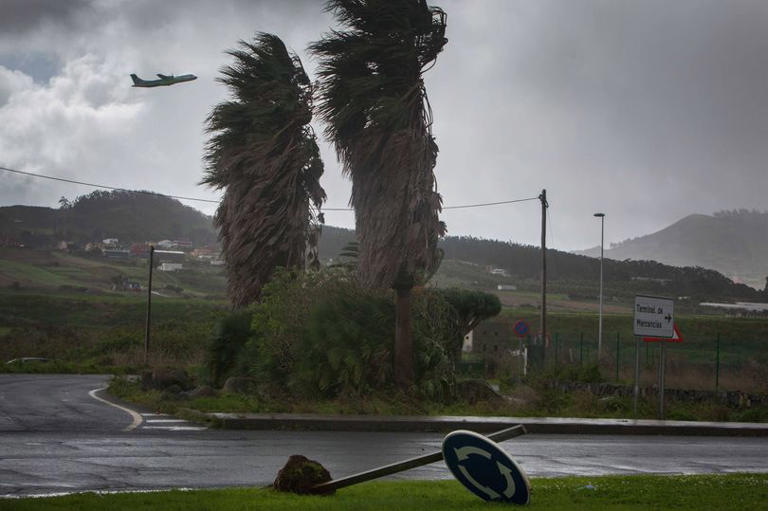 Irish holidaymakers warned as deadly Storm Kristin batters Spain and ...
