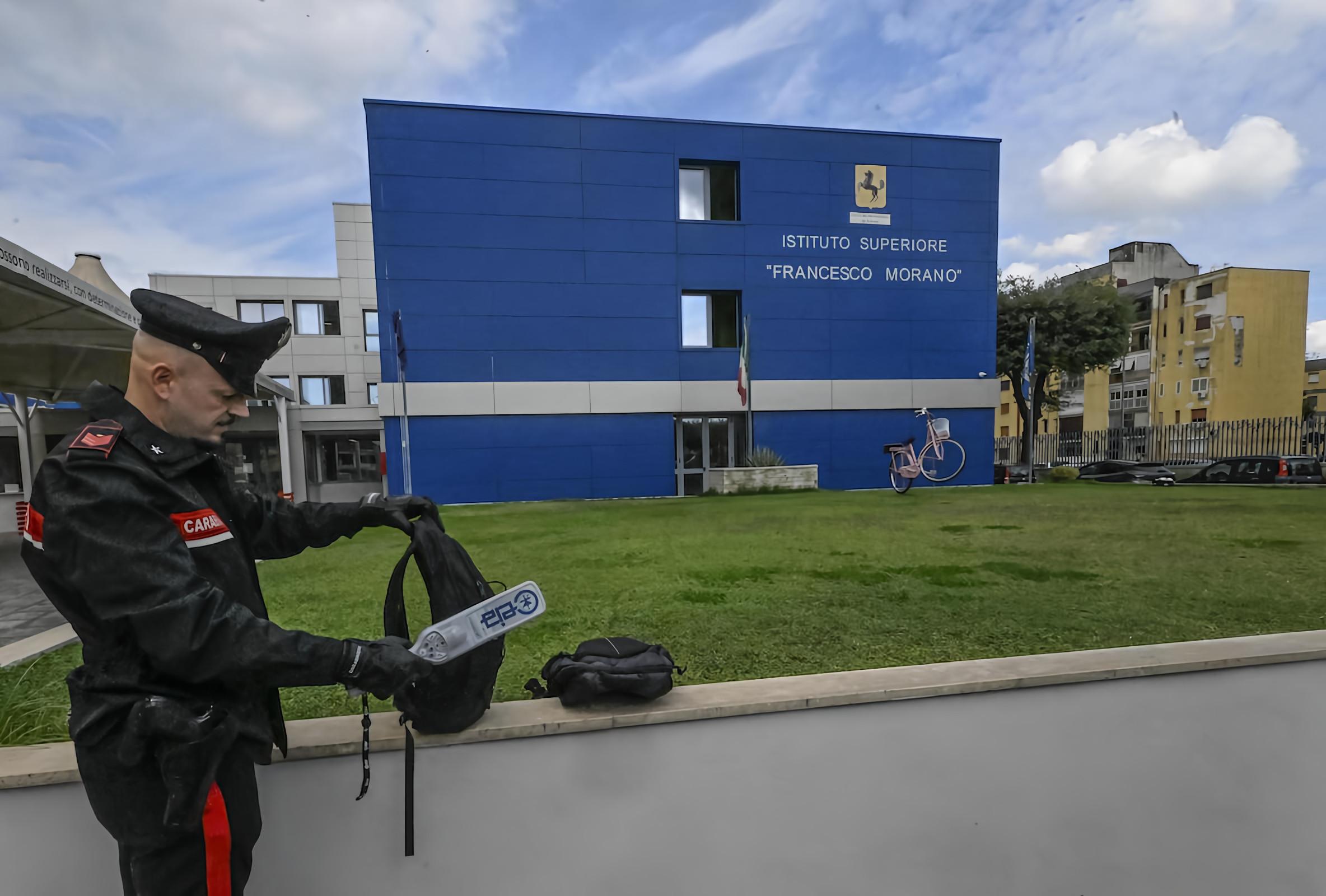 Violenza nelle scuole. I presidi contro il ministro: "Mettere i metal ...