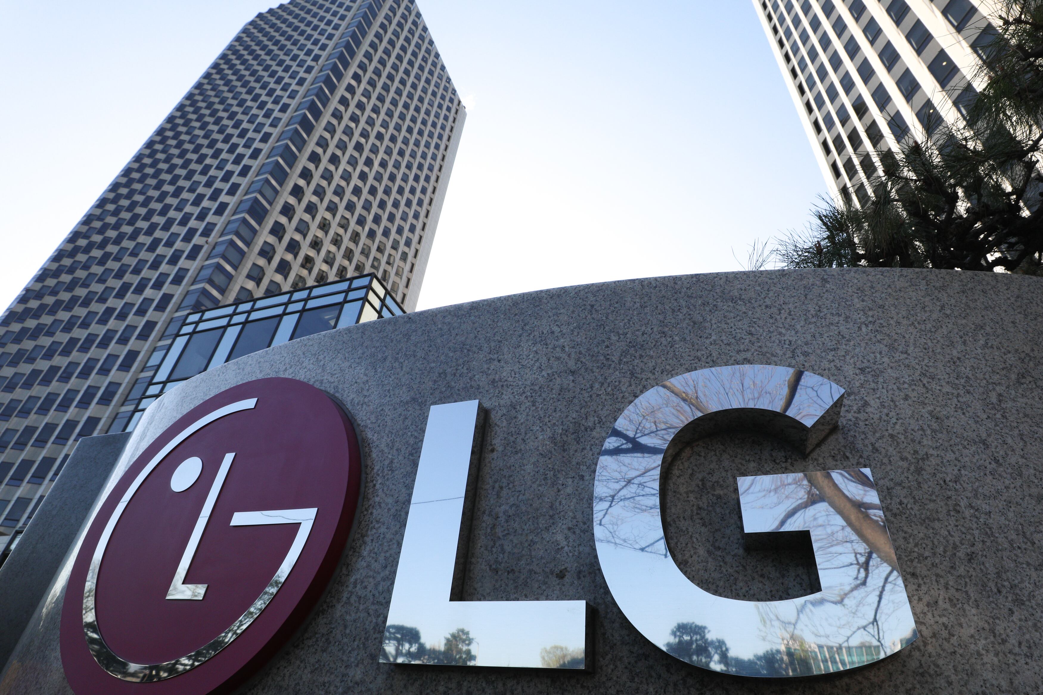 LG Electronics posts record sales amid profit decline