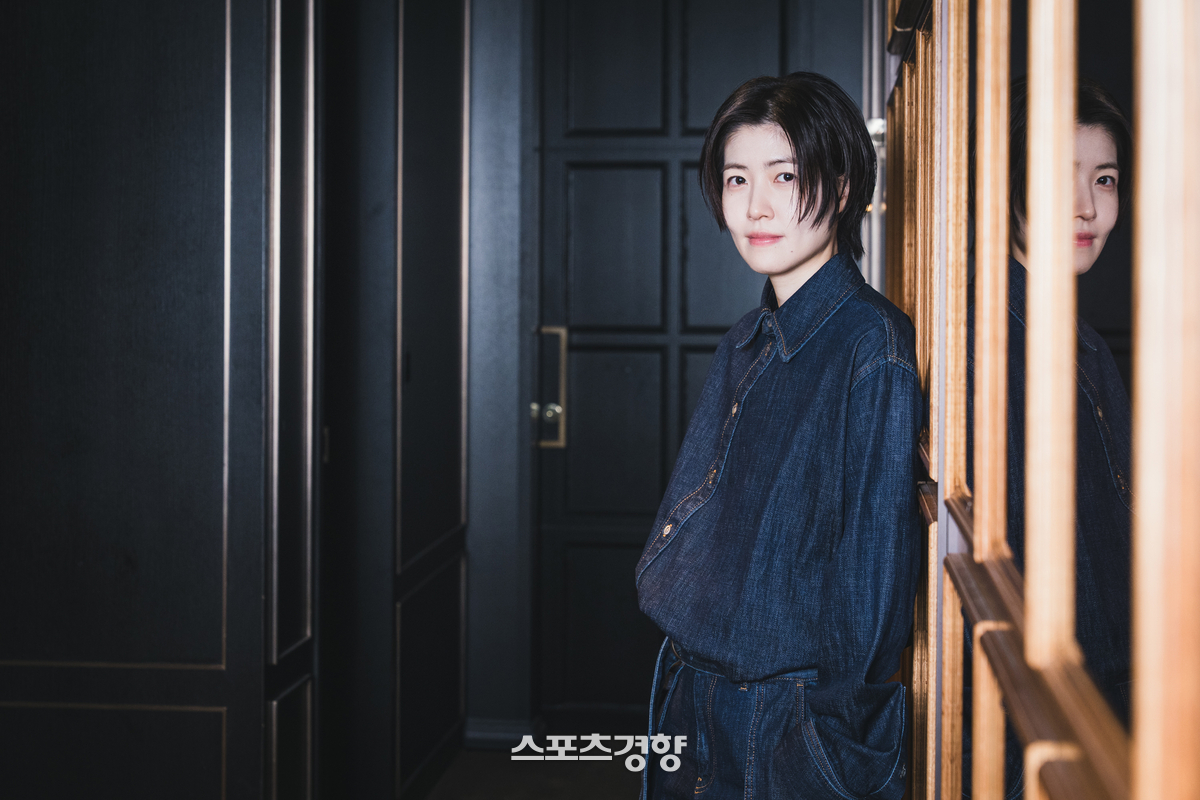 Shim Eun-kyung becomes the first Korean actor to win the Kinema Junpo ...