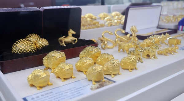 Gold bracelet worth 100 million won found in Uijeongbu