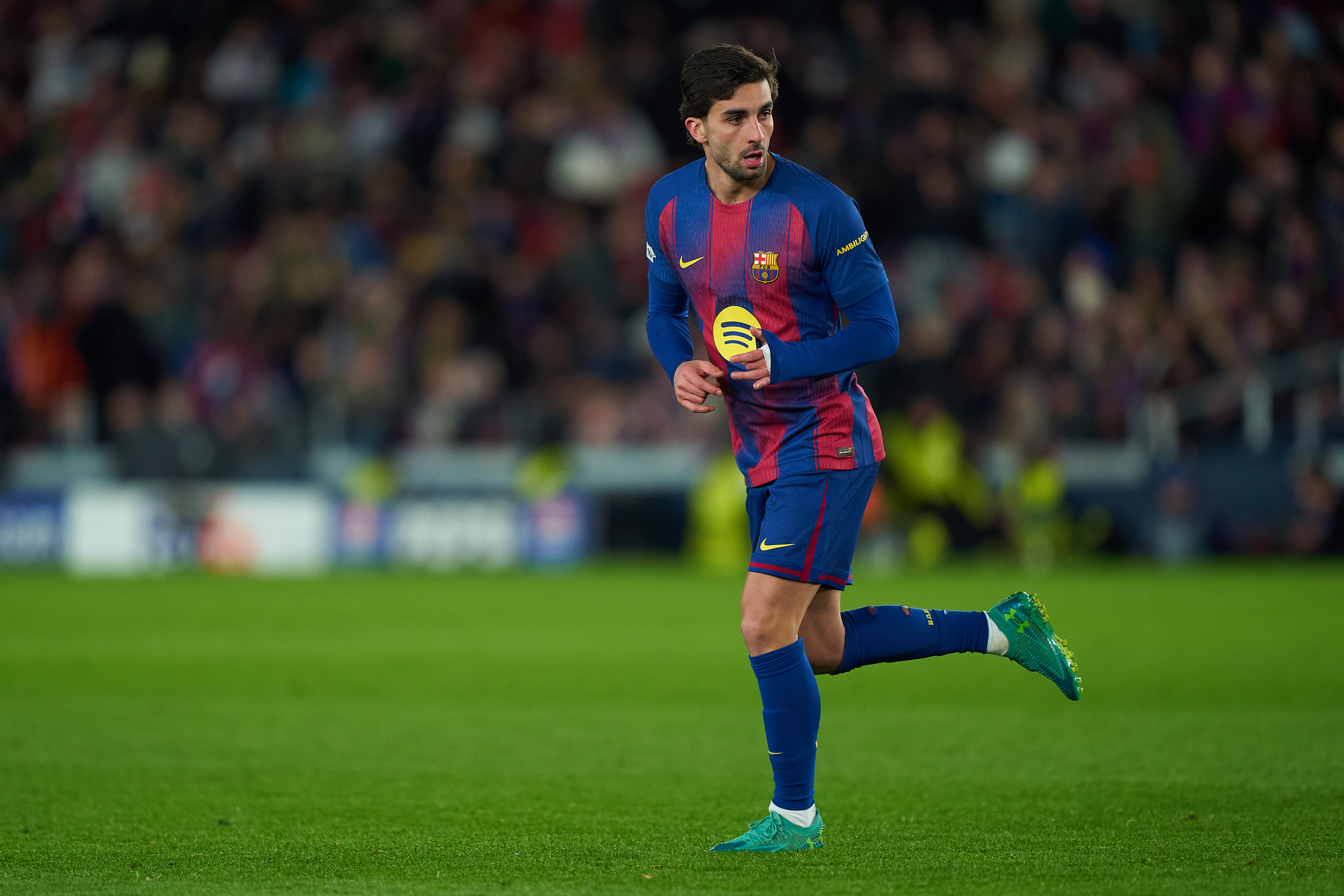 How will Barcelona line up against Elche in La Liga?