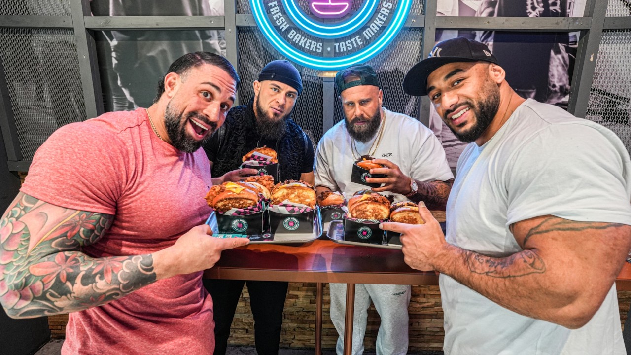 Bodybuilder gegen Burger! Wer schafft die meisten?