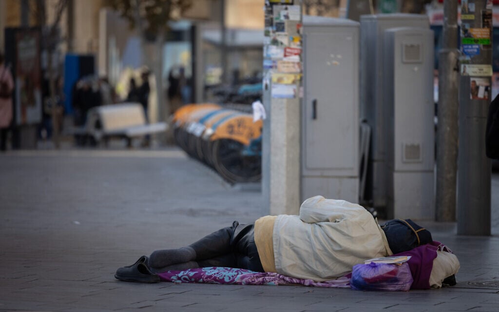 Almost 2 million Israelis below poverty line, including 1 in 4 kids ...