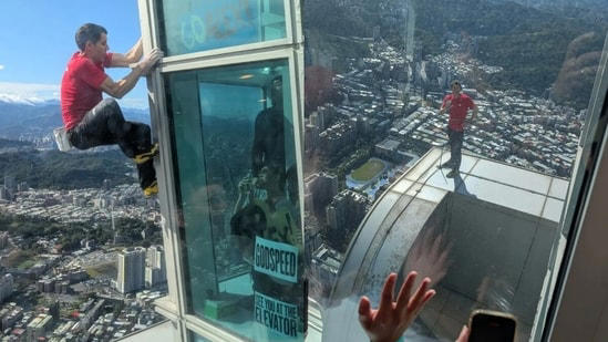 Google employees capture jaw-dropping view of Alex Honnold climbing ...