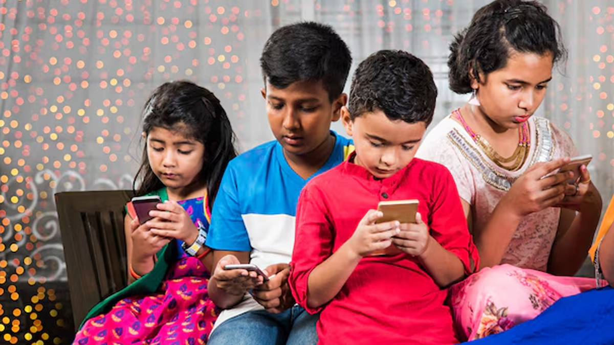 France set to ban social media for children under 15 – expert shares ...