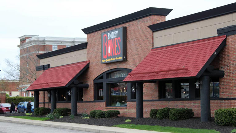 FAT Brands closes 32 restaurant locations