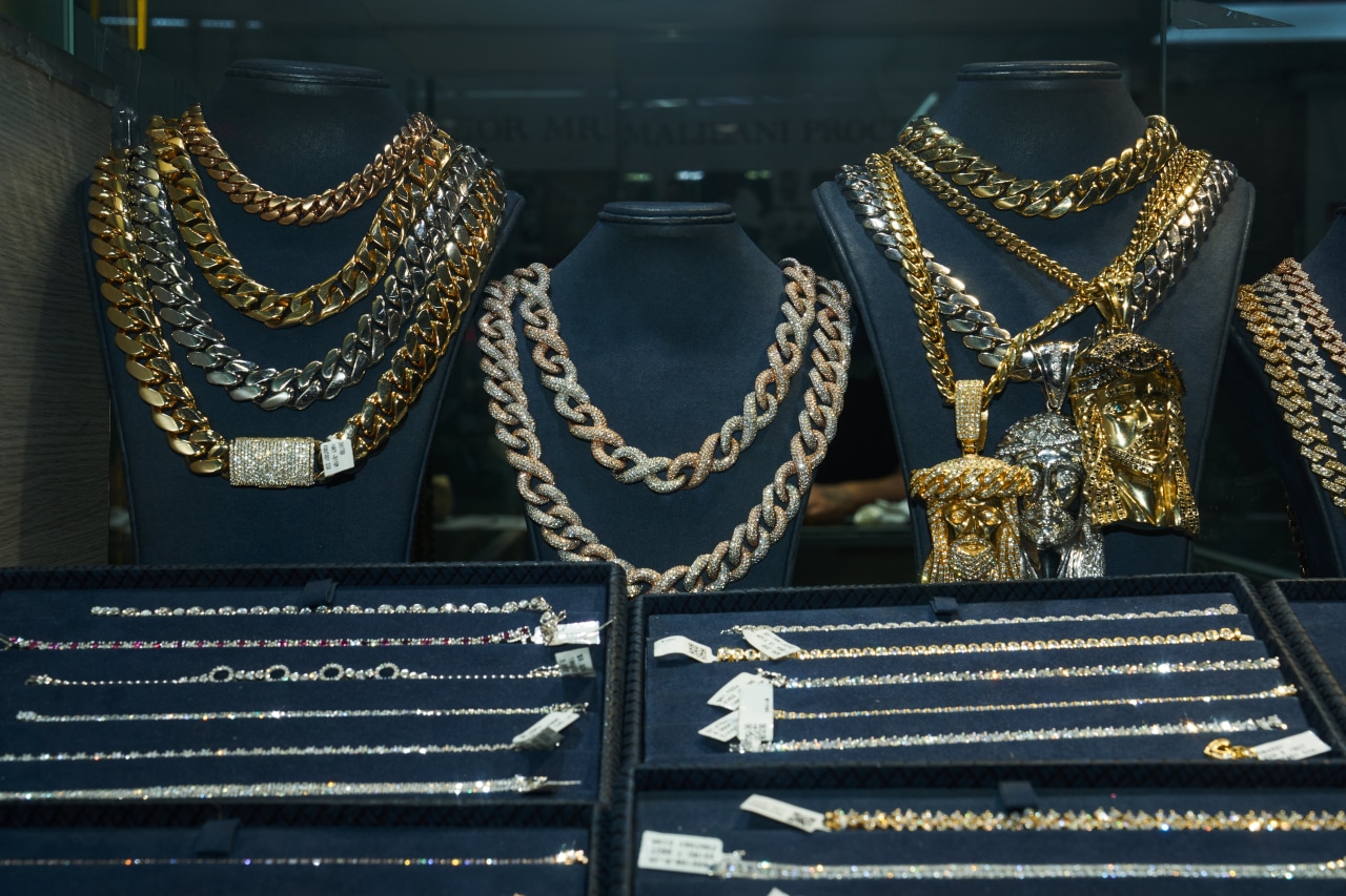 Individual investors ride gold and silver surge as pros miss out