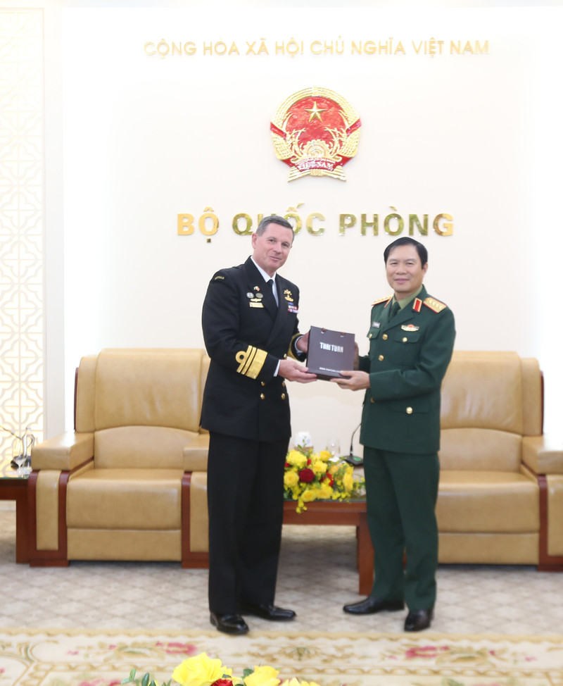 Đại tướng Nguyễn Tấn Cương tiếp Tư lệnh Hải quân Australia Mark Hammond