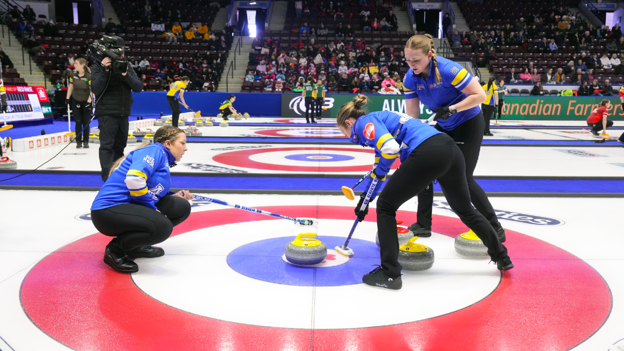 Manitoba’s Peterson outlasts Alberta’s Sturmay for top spot in Pool B ...