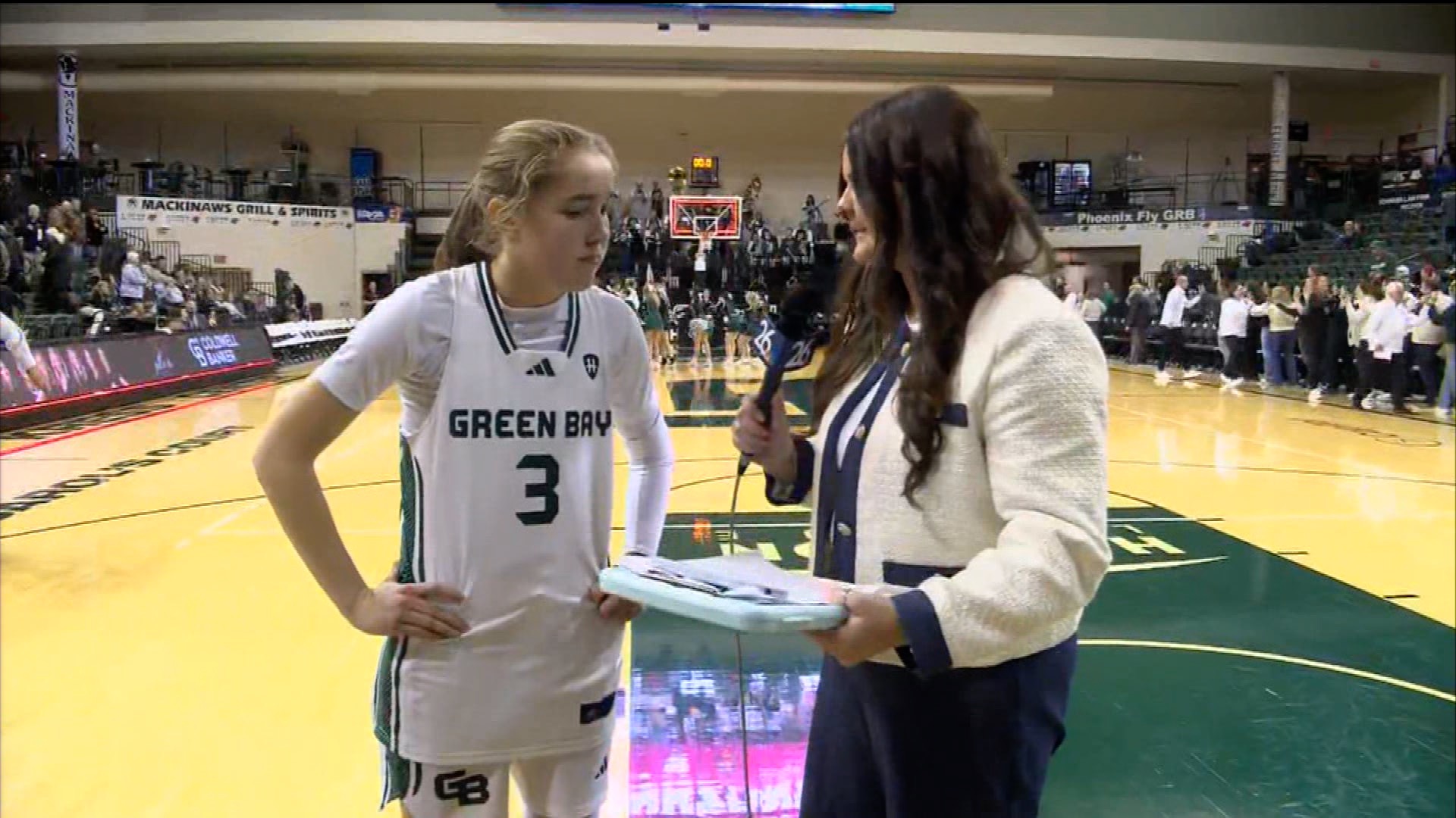 Green Bay women extend win streak to 10 with 66–52 victory
