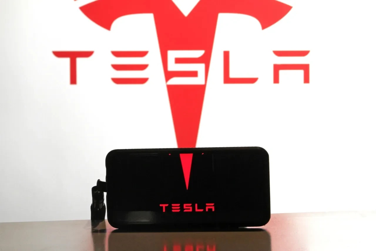 Tesla shares rise after hours on reports of SpaceX eyeing merger with ...