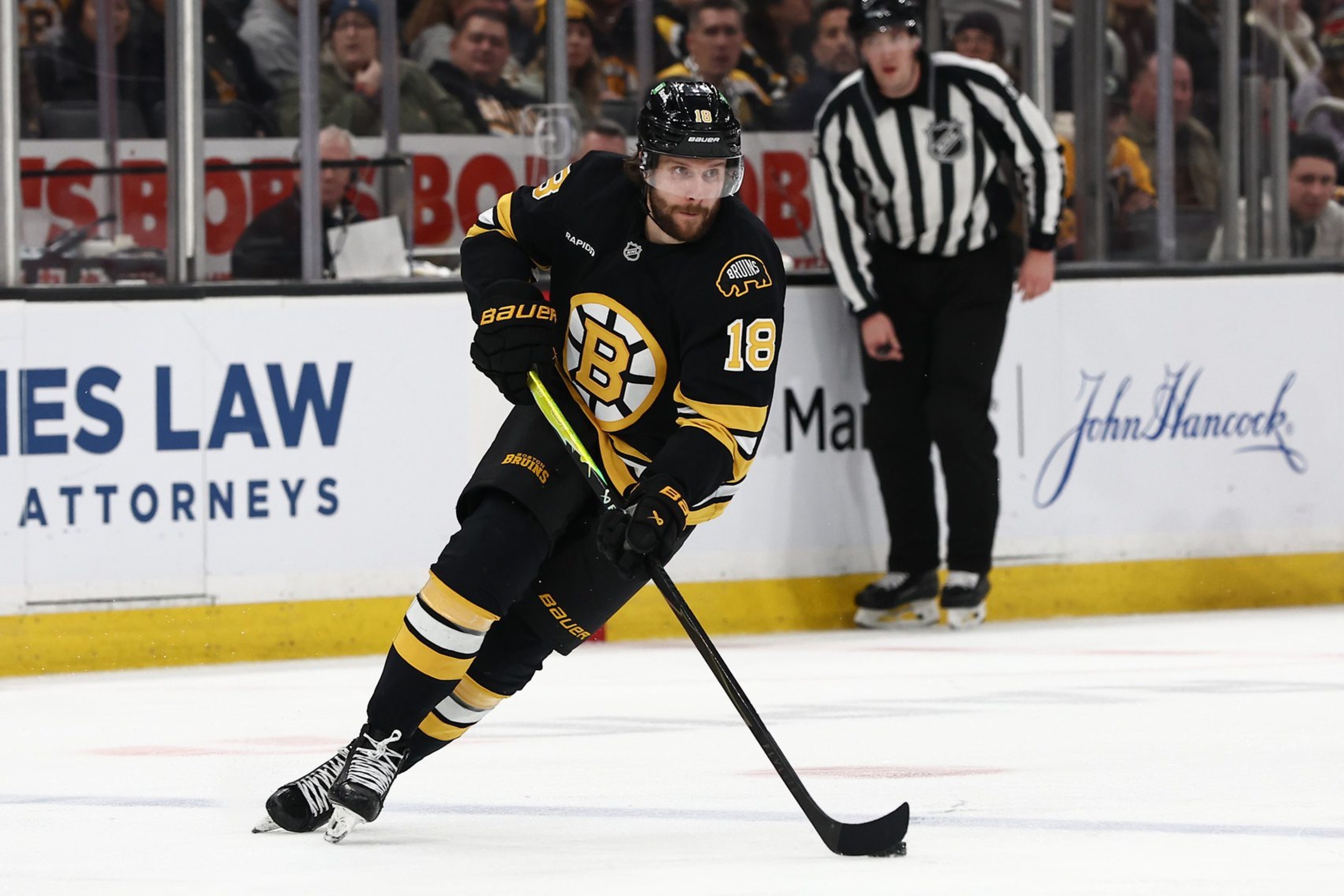 Bruins’ Pavel Zacha leaves game with upper-body injury