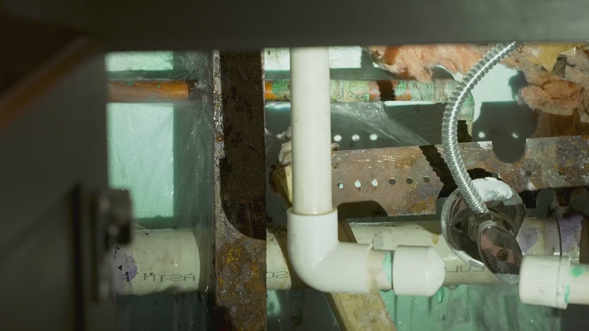 How to prevent frozen pipes