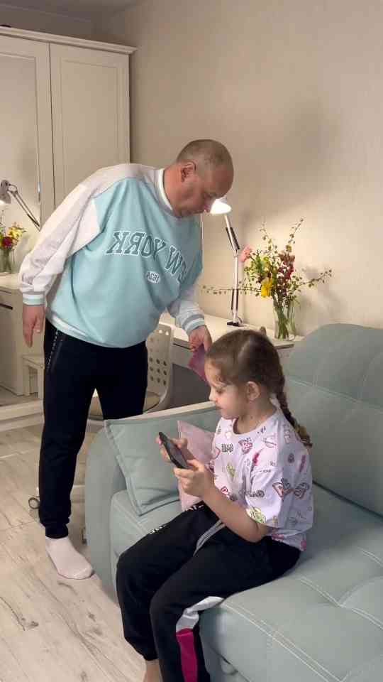 Little girl pretends to teleport – hilarious family fun