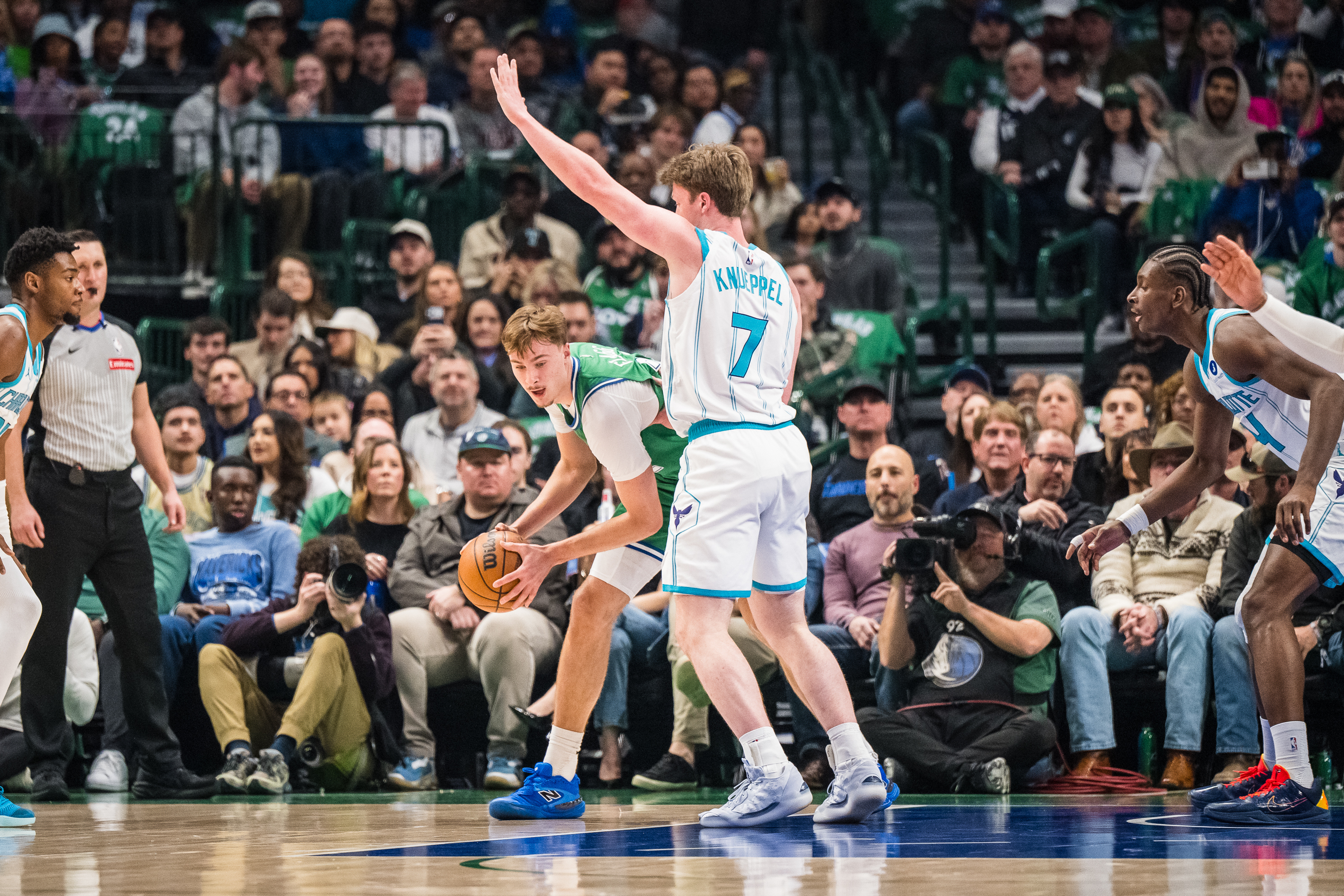 Hornets edge Mavericks 123-121 to spoil Cooper Flagg's 49-point game