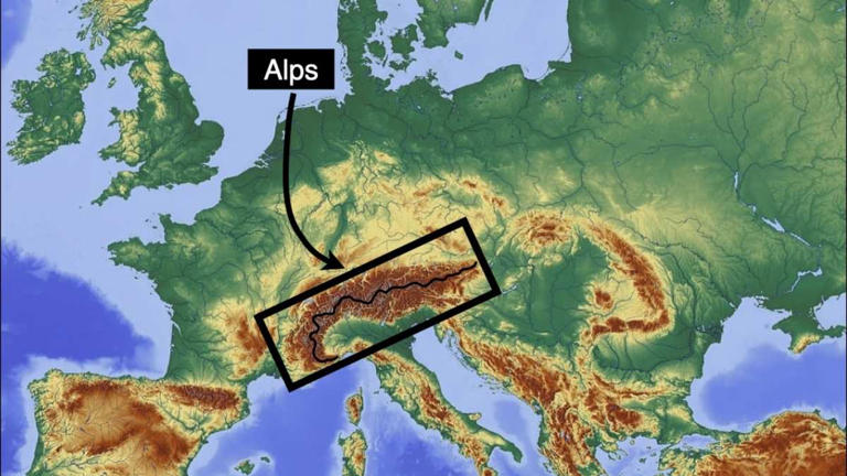How many Alpine countries are surrounded by the Alps mountain range?