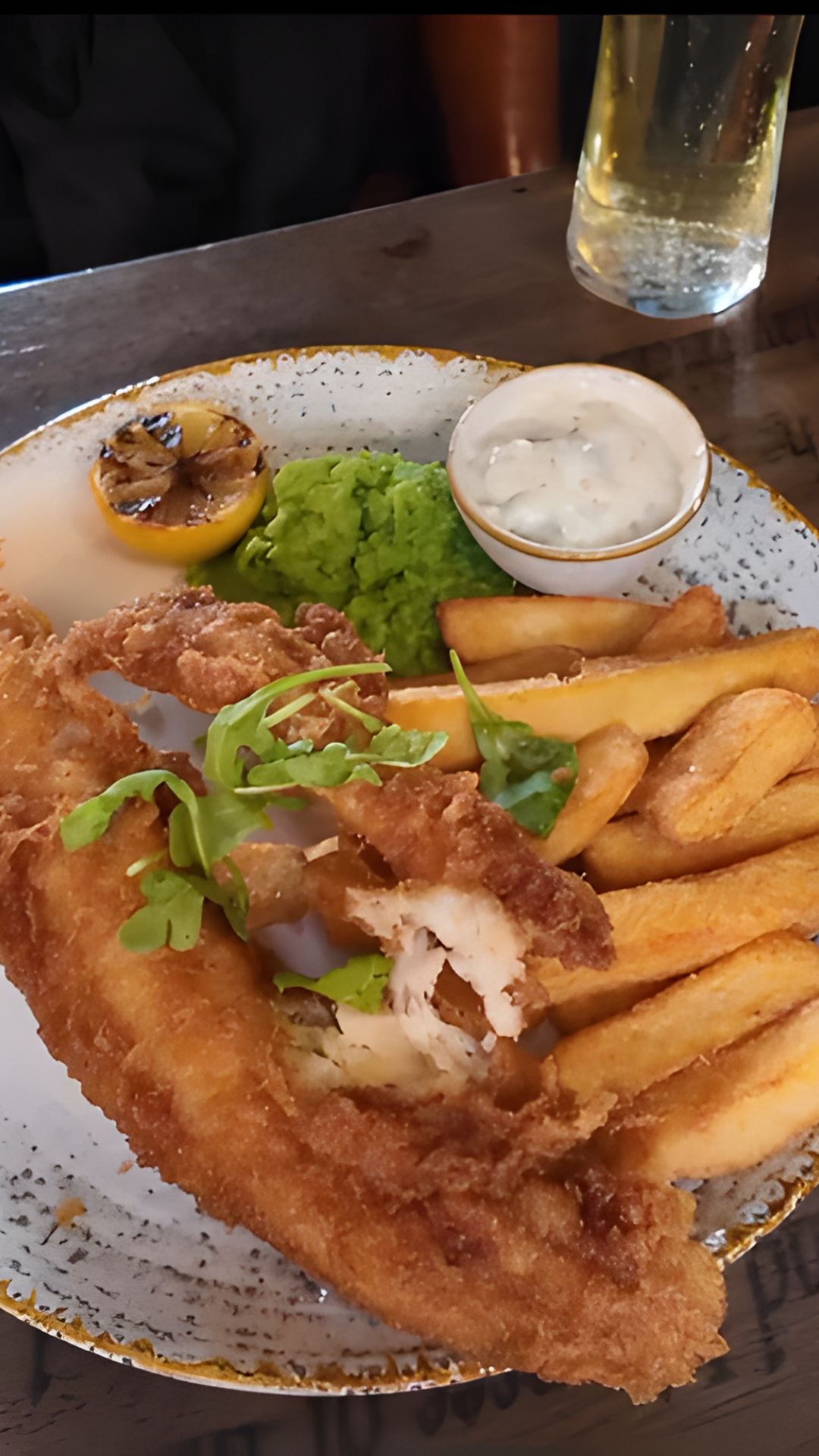 Történelmi pub Angliában: Élvezze a fish & chips-et és a steak ale pie-t
