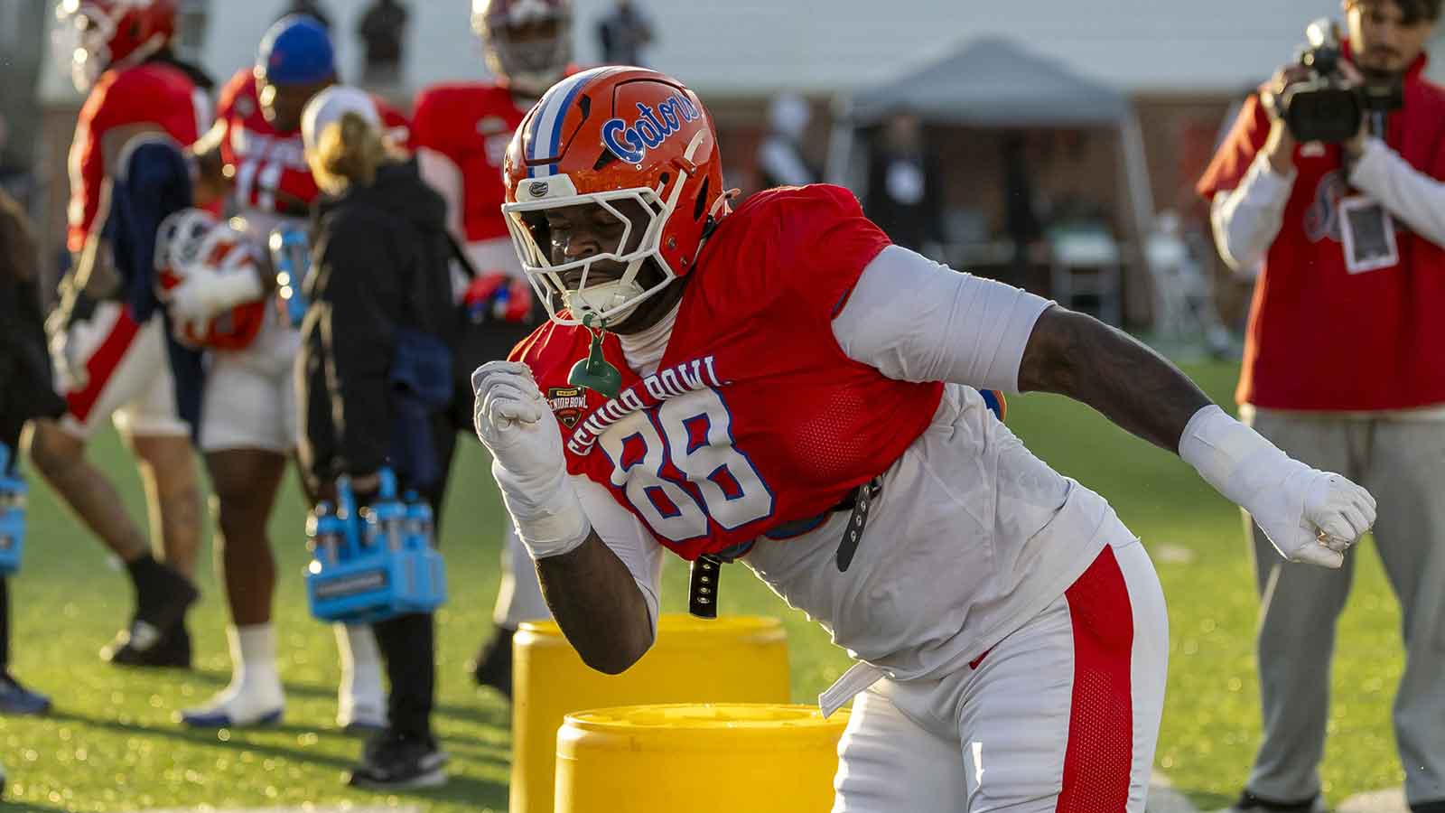 Florida DL Caleb Banks turns heads with Senior Bowl domination