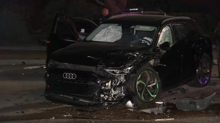 1 dead, multiple injured after 6-vehicle crash in La Jolla