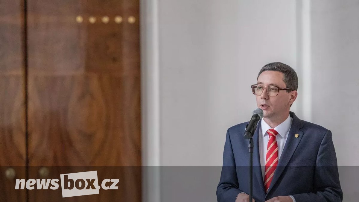 Ovčáček je zpět ve veřejných funkcích. Pomohli mu poslanci ANO