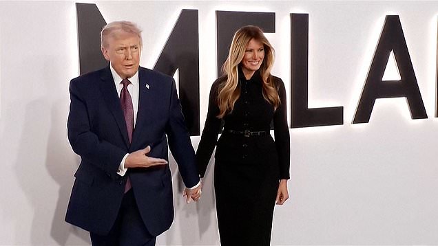 Photographer asks president to get out of Melania shot