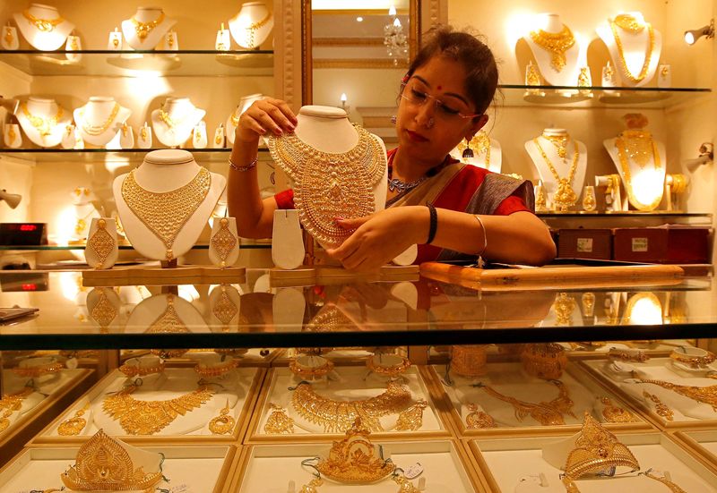 India gold premiums at decadal high; China demand undeterred by price rise