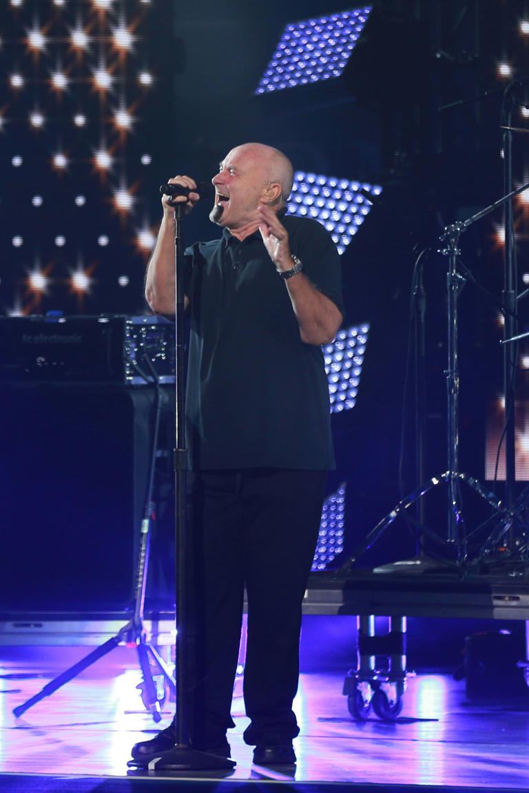 Phil Collins trzy razy był żonaty. O jednym z rozwodów partnerkę miał ...