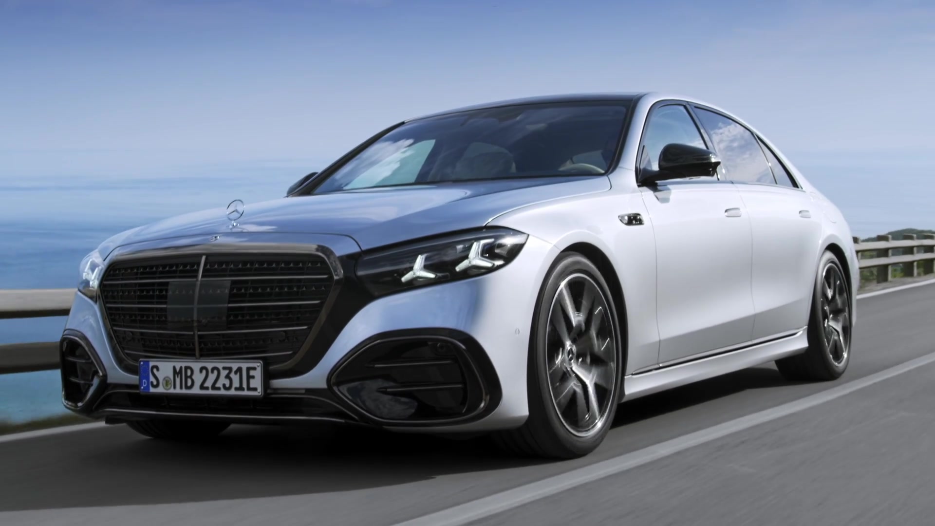The all-new Mercedes-Benz S 580e 4MATIC - Saloon long version with EQ ...