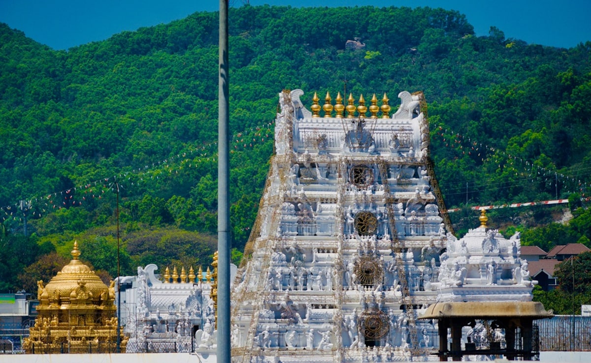 Hyderabad Man Donates Gold Ornaments Worth Rs 23 Takh To Goddess Padmavathi