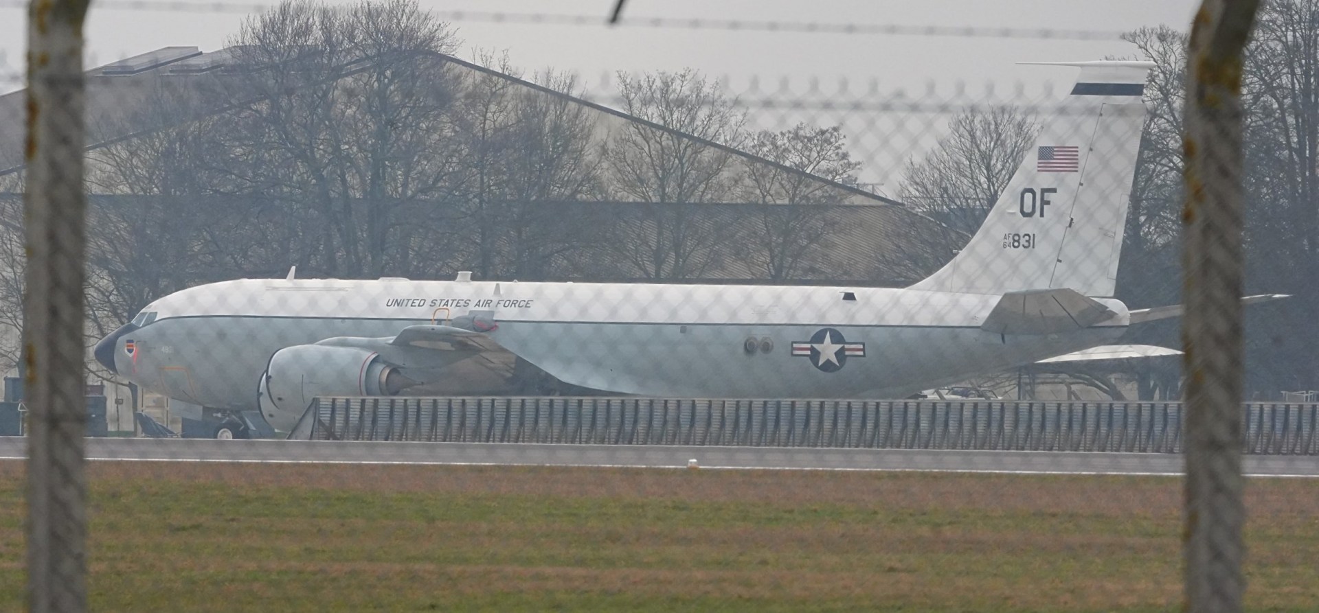 US 'nuke sniffer' jet that detects radioactive particles lands in UK ...