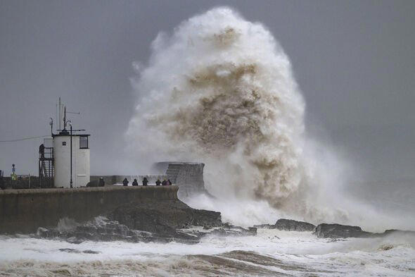 Met Office issues 21-hour weather warning and 'danger to life' alert ...