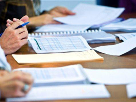 L’Île-du-Prince-Édouard croule sous la paperasse, selon un rapport