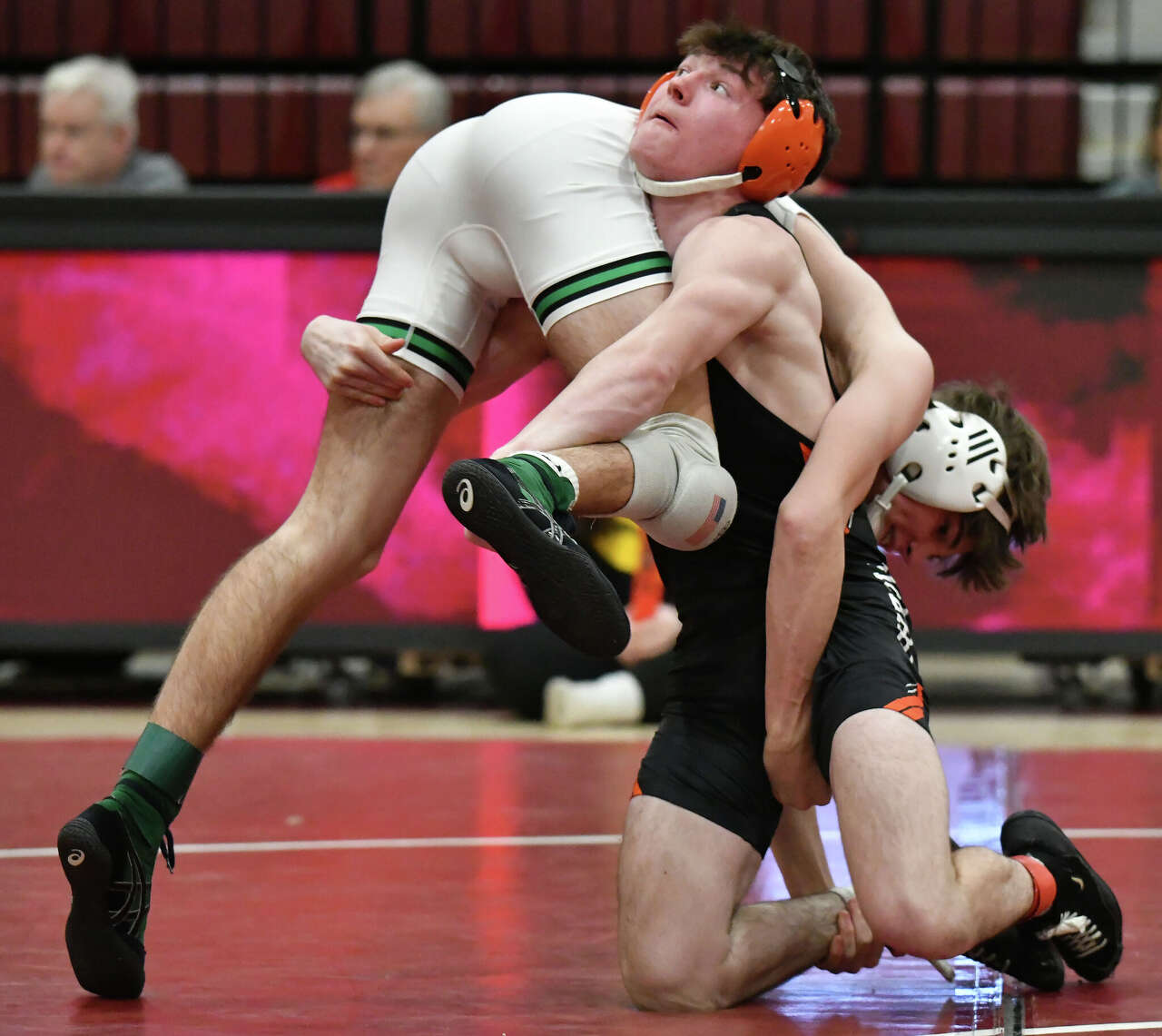 Edwardsville wrestlers look to extend regional streak